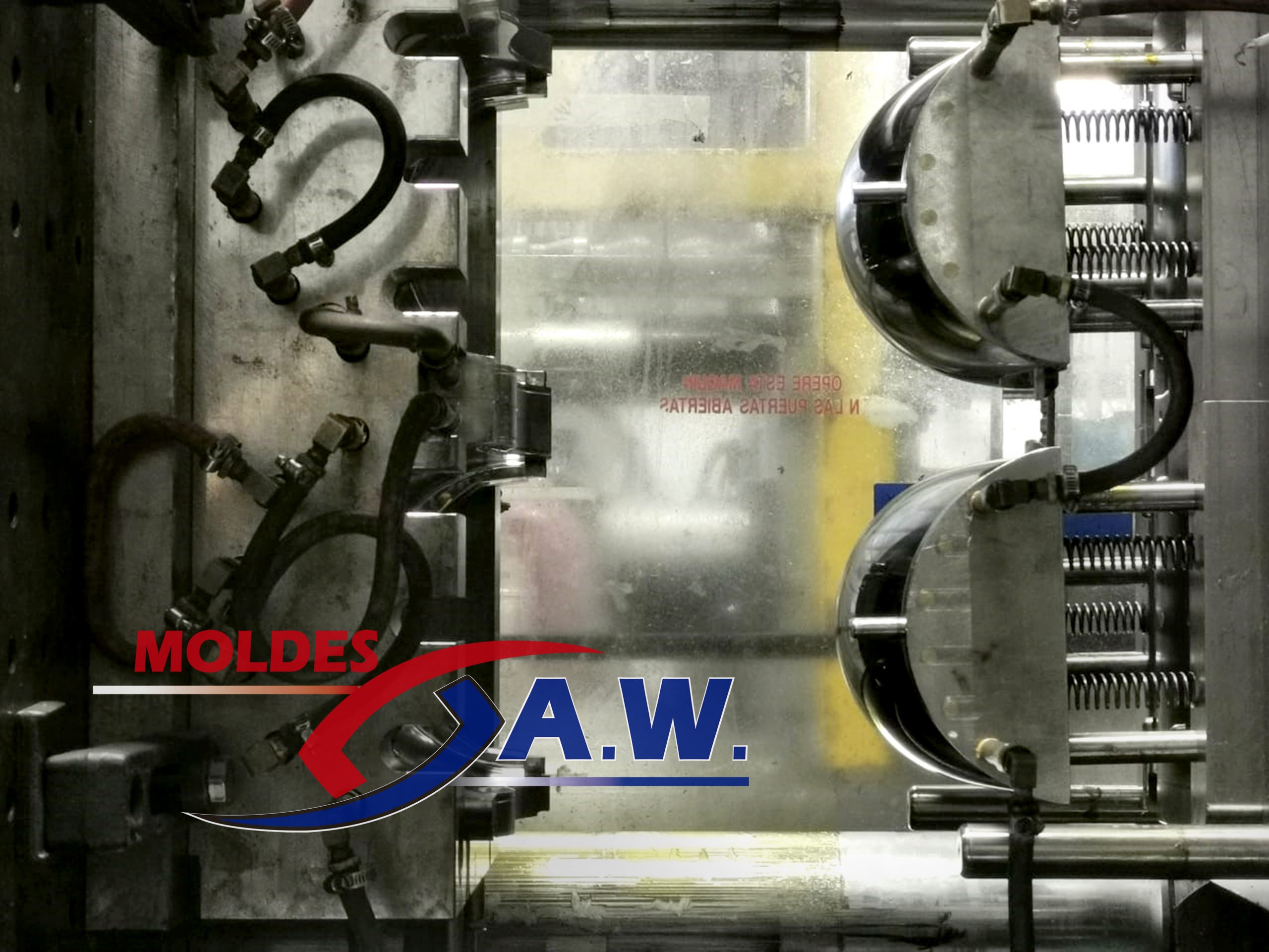 Molde 2 cavidades colada fría montado en maquina de inyección 320 ...